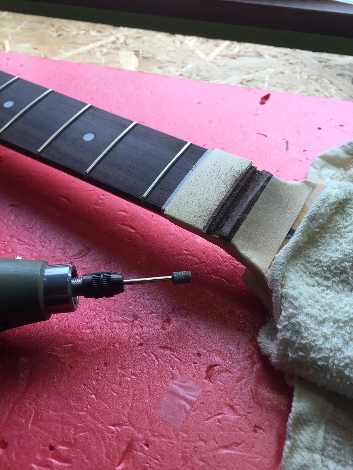 Wilkinson Roller Nut attachment – Earthbound Guitar Shop